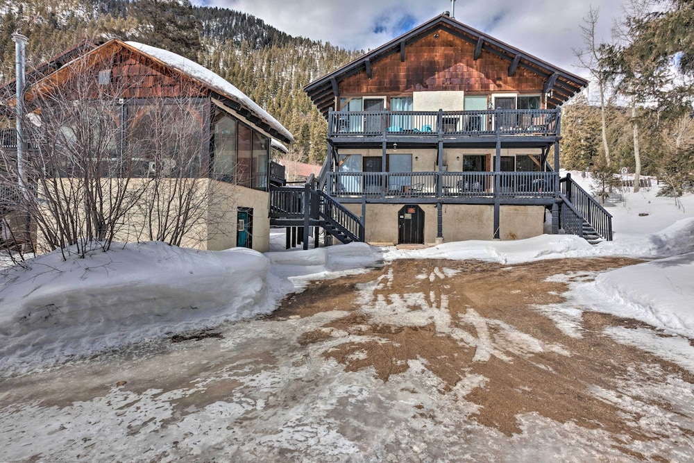 Cozy Streamside Studio - 2 Mi To Taos Ski Resort! - Taos Ski Valley, NM