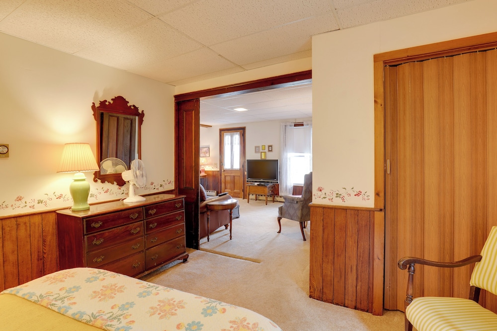Lawrenceville Apartment W/ Deck Near Gaming Lands! - Knoxville, PA