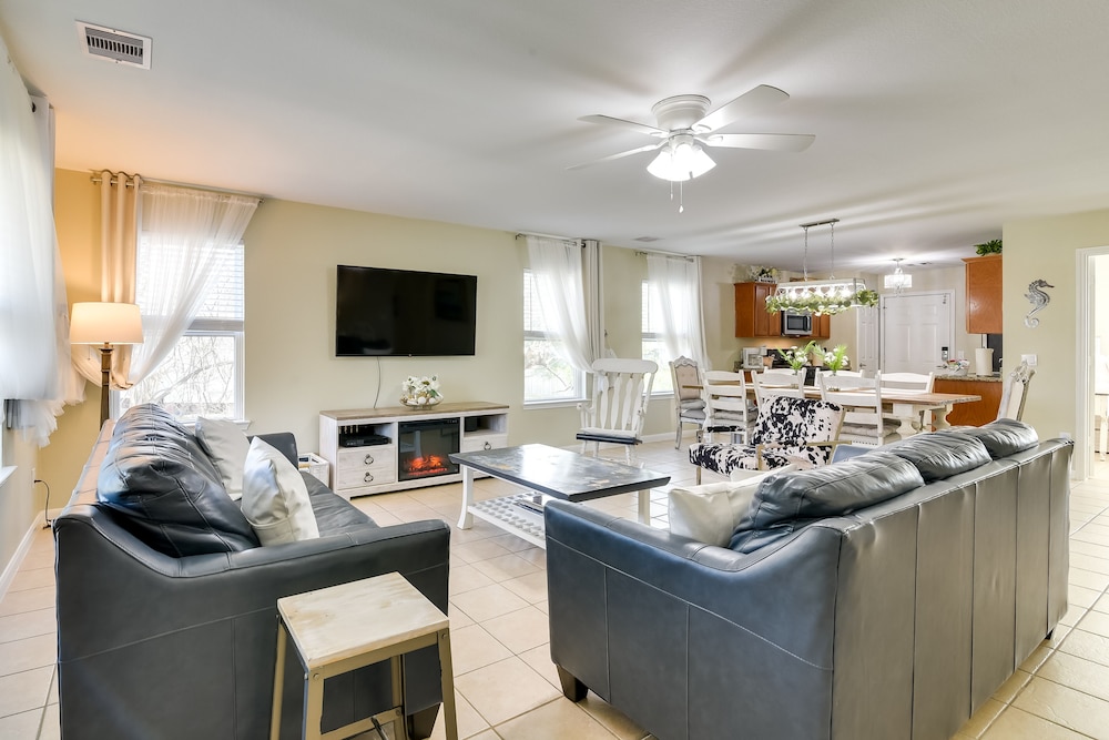 Galloping Seahorse Seabrook Home ~ 4 Mi To Nasa! - Seabrook, TX