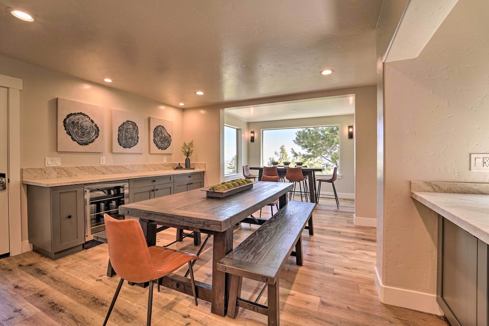 Luxe Reno Chalet W/ Mountain View: 3 Mi To Skiing! - Nevada