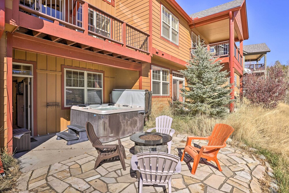 Gorgeous Fraser Townhome W/ Private Hot Tub! - King Lake, CO