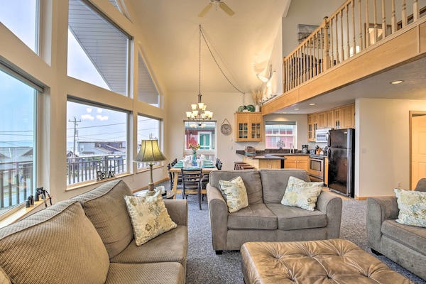 Logan Road Lookout, Lincoln City Home W/ Game Room - Lincoln City, OR