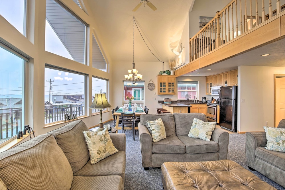 Logan Road Lookout, Lincoln City Home W/ Game Room - Lincoln City, OR