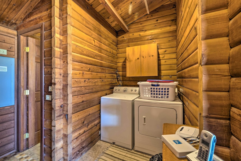 Coastal Oregon Retreat W/ Grill: 11 Mi To Astoria! - Astoria, OR