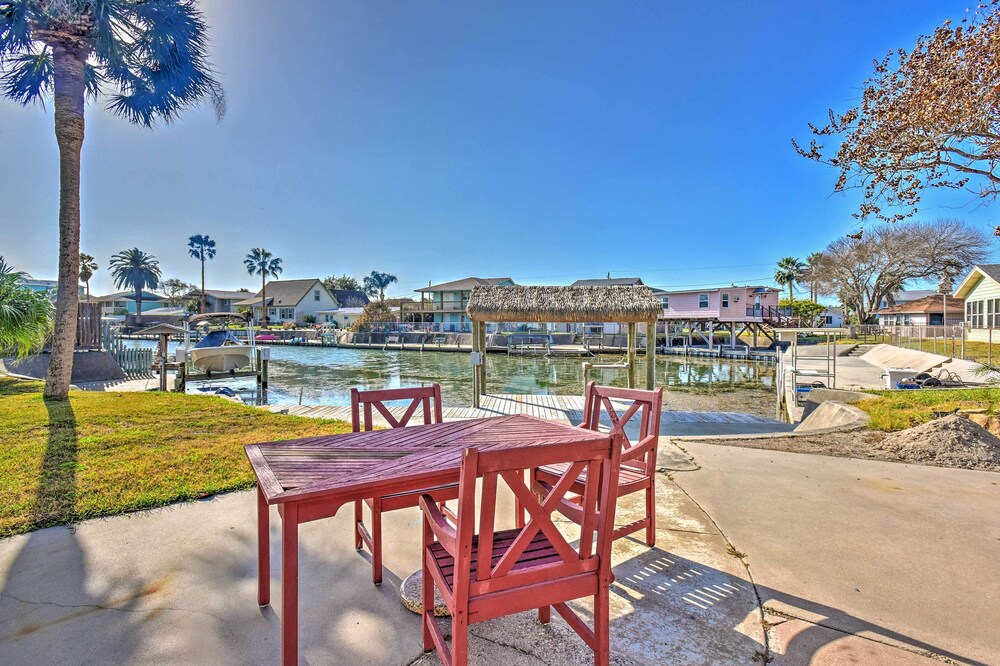 Private Dock, Views: Waterfront Rockport Home! - Bayside, TX
