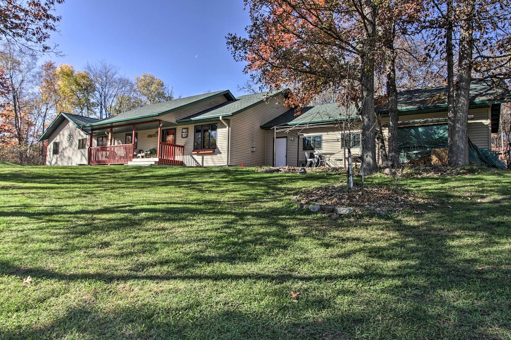 Cabin W/ Fire Pit & Movie Room, 1 Mi To Lake - Minnesota