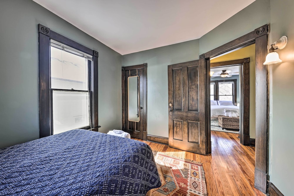 Newly Renovated Home Close To Dtwn Lawrence! - Lawrence, KS