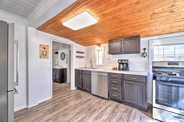 Idyllic Fayetteville Home - Walk To Ua Campus! - University of Arkansas, Fayetteville