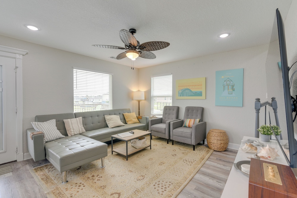 Walk To Water: Family-friendly Surfside Beach Home - Surfside Beach, TX