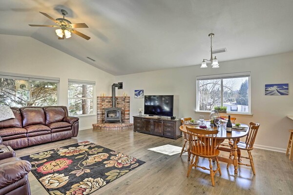 Centrally Located Mt Shasta Home W/ Deck! - Mount Shasta, CA