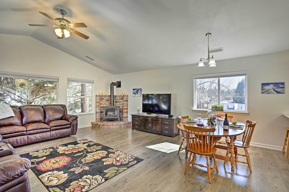 Centrally Located Mt Shasta Home W/ Deck! - Mount Shasta, CA