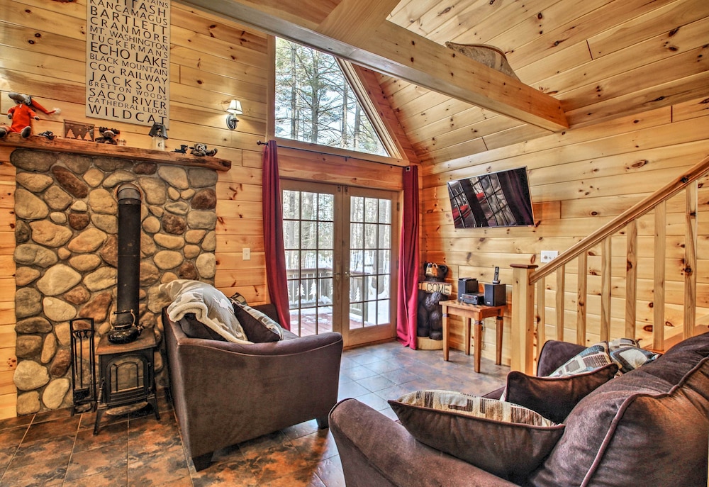 Secluded Conway Home W/ Theater Room & Hot Tub! - Conway, NH