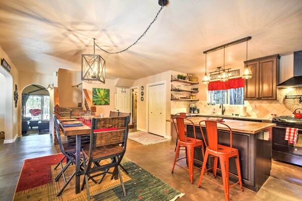 Cozy Home W/ Media Room: Short Walk To Taos Plaza! - Taos, NM