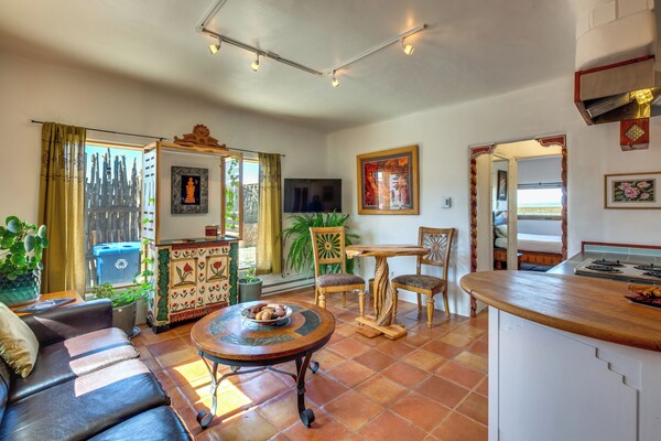 El Prado Couple's Escape W/ Hot Tub! - Taos Pueblo, New Mexico