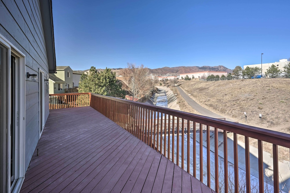 Updated Springs Home - 3 Mi To Garden Of The Gods! - Colorado Springs, CO
