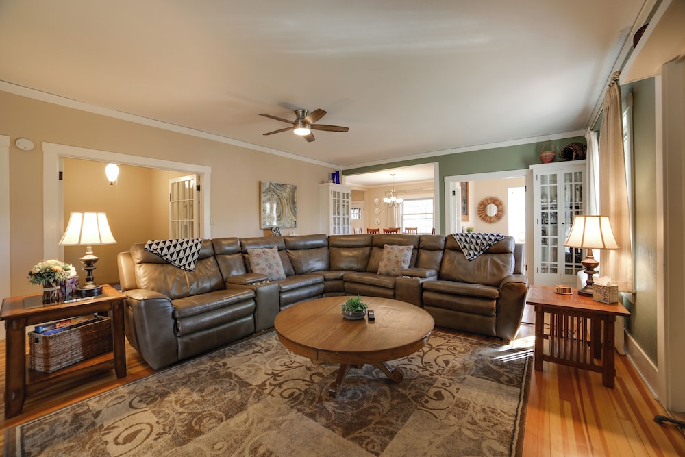 Inviting Colorado Springs House W/ Spacious Deck! - Colorado Springs, CO