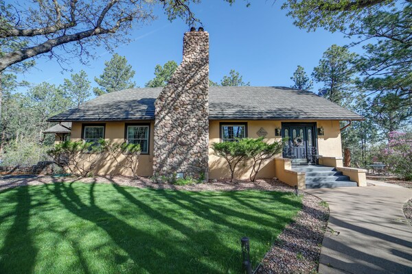 Inviting Colorado Springs House W/ Spacious Deck! - Colorado Springs, CO