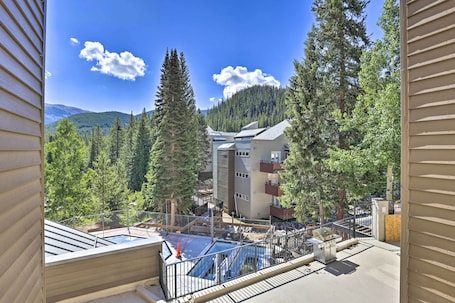 Apartamento (0 Bedroom) | Parte interna. Cozy Ski-in/out Winter Park Studio w/ Hot Tubs!