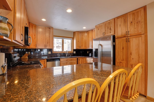 Deck + Mtn View: Keystone Townhome Near Resort! - Keystone, CO