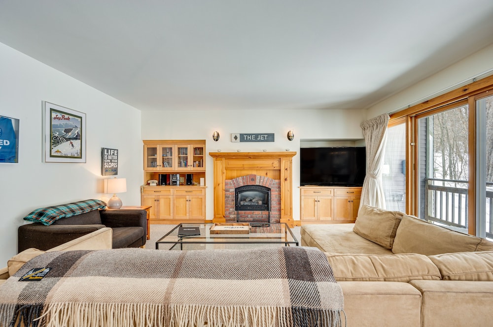 Ski-in Resort Family Condo W/ Deck At Jay Peak! - Vermont