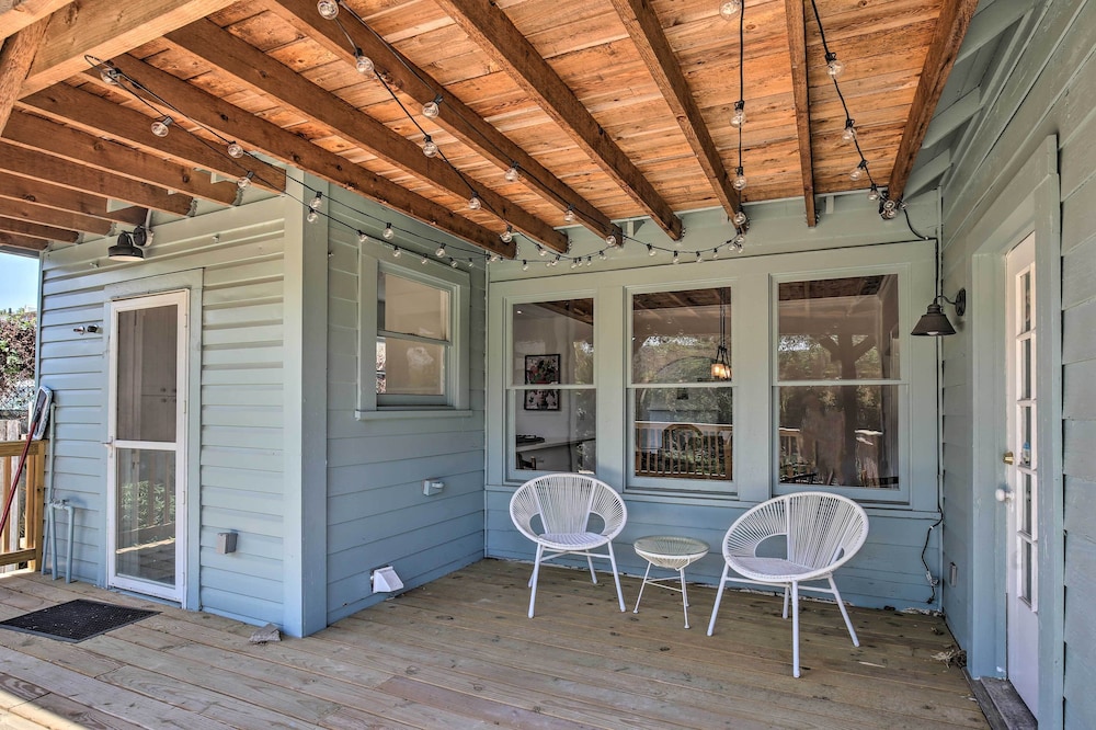 Historic Home W/ Yard Near St Mary's Strip! - San Antonio, TX