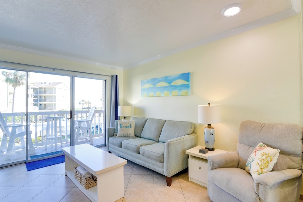 Walk To Galveston Beach: Resort Condo W/ Perks! - Galveston, TX