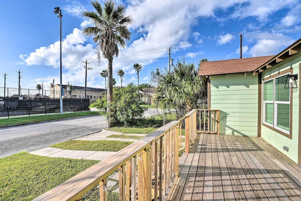 2 Mi To Pier: Colorful Cottage In Galveston! - Galveston