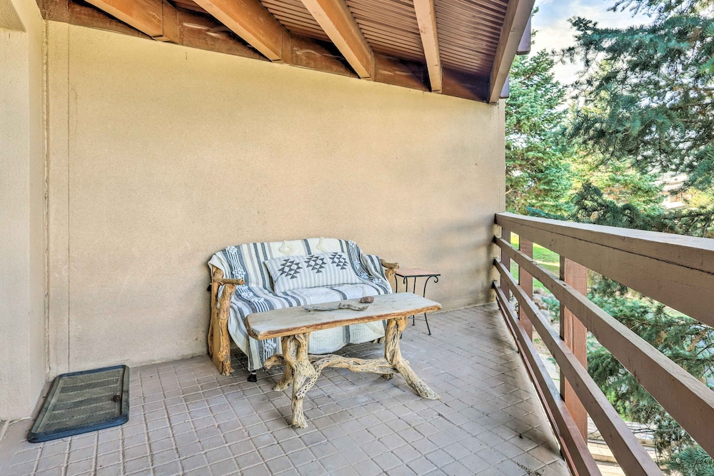 Rustic Condo W/ Deck < 1 Mi To Angel Fire Resort! - Angel Fire, NM