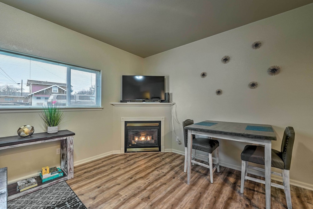 Central Apt: Private Fireplace & Patio Access - Anacortes, WA