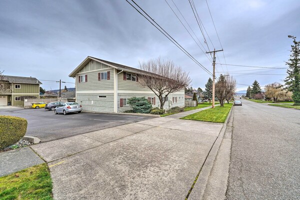 Central Apt: Private Fireplace & Patio Access - Anacortes, WA