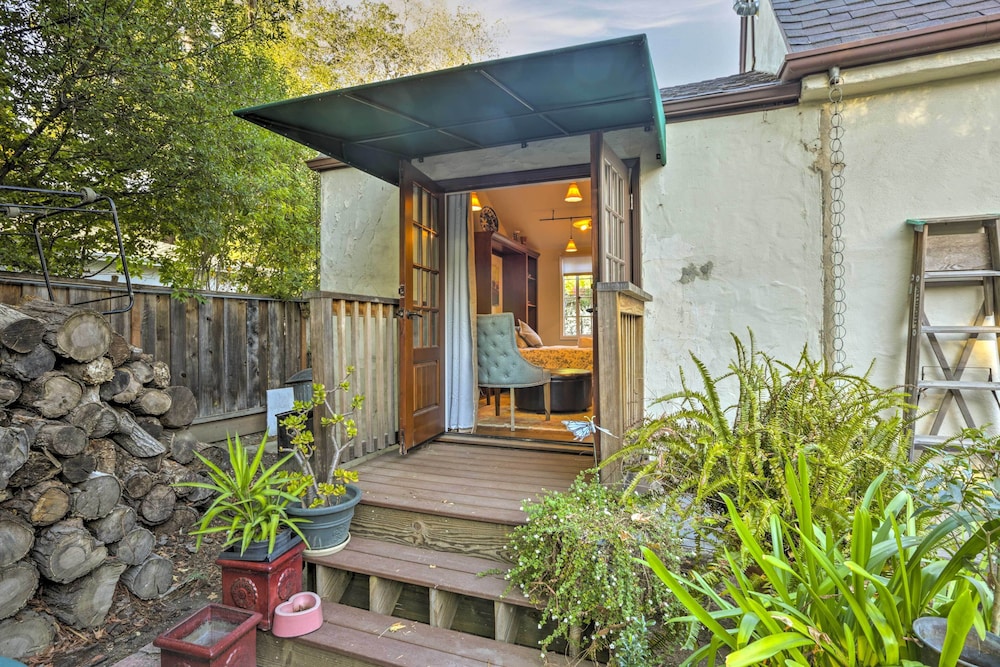 Updated Menlo Park English Tudor Garden Cottage! - San Mateo, CA