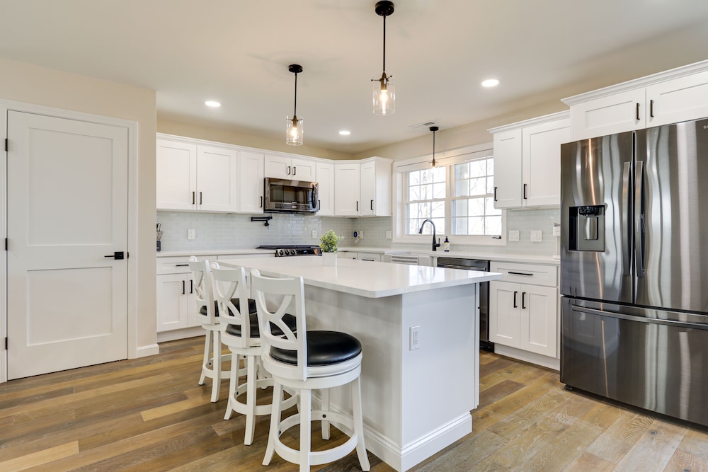 Renovated Family Home On Providence River! - Rehoboth, MA