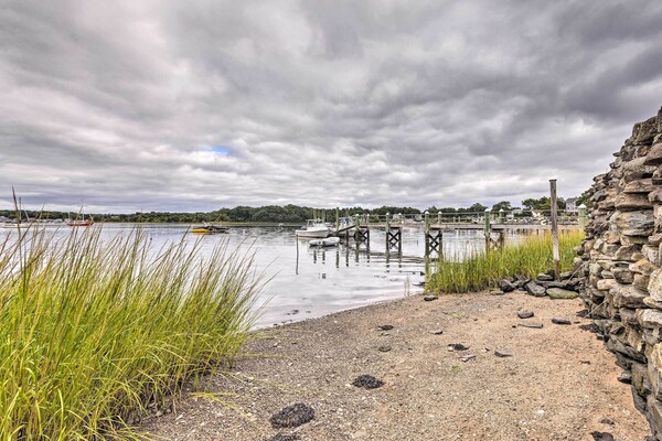 Charming Bristol Cottage W/ Private Beach! - Bristol, RI