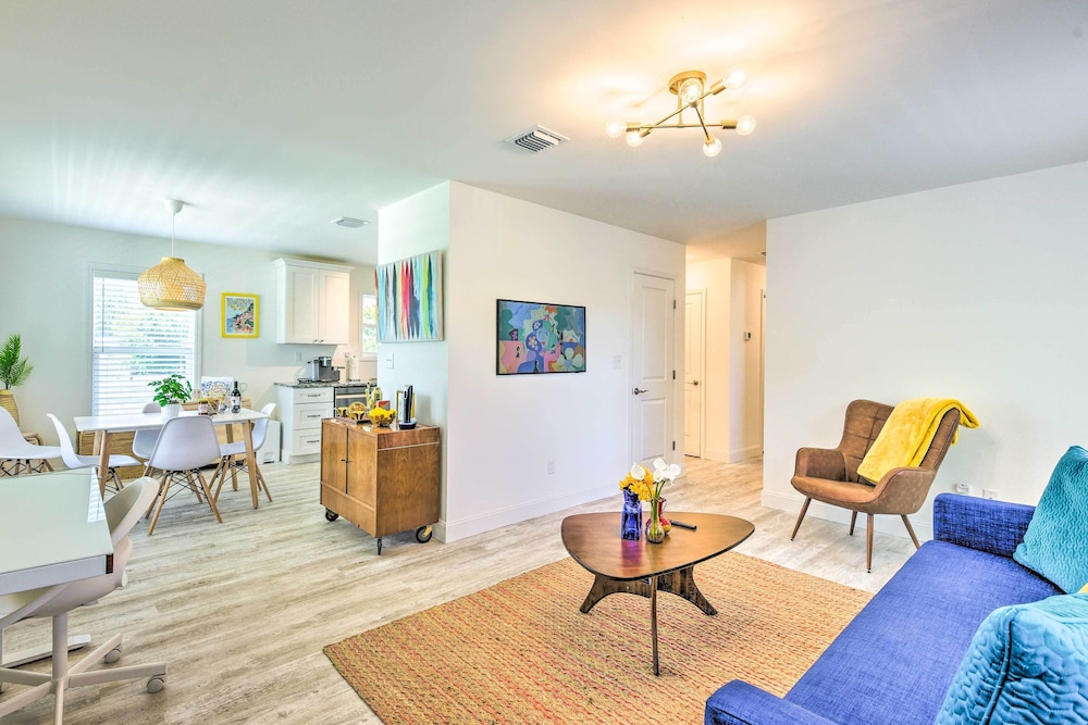 Near Downtown + Ocean: Sarasota Getaway - Sarasota, FL
