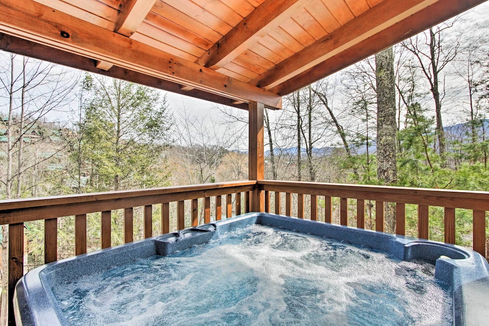 3 Mi To Gatlinburg: Cabin W/ Deck & Pool Table! - Gatlinburg
