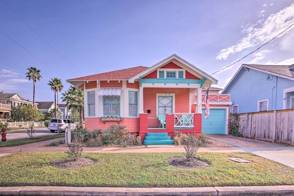 Walk To Pleasure Pier! 'Rose's Beach House' - Galveston