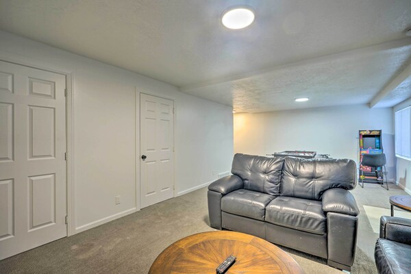 Spacious Cottonwood Heights Home: Ski Nearby! - Loveland Living Planet Aquarium, Draper