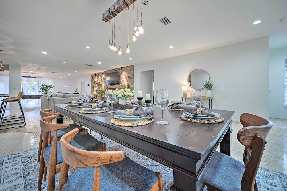 Luxe Brandon Oasis W/ Private Pool & Hot Tub! - Tampa, FL