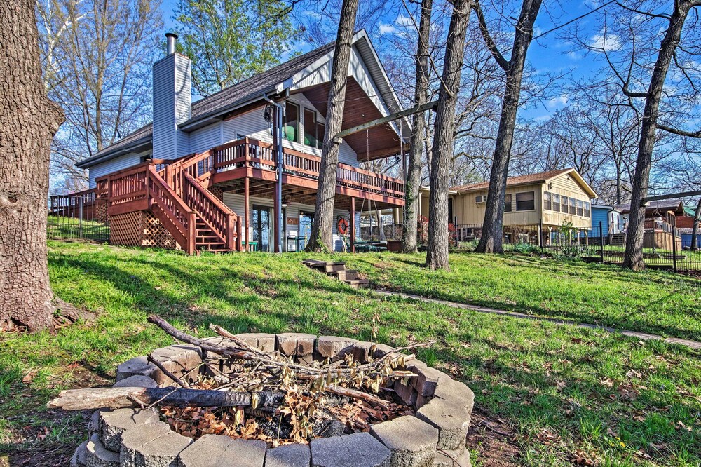 Fire Pit & Boat Slip: Waterfront Grove Getaway - Grove