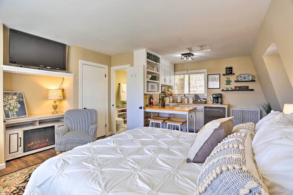 Lake Arrowhead Studio Near Hiking W/ Hot Tub - San Bernardino, CA