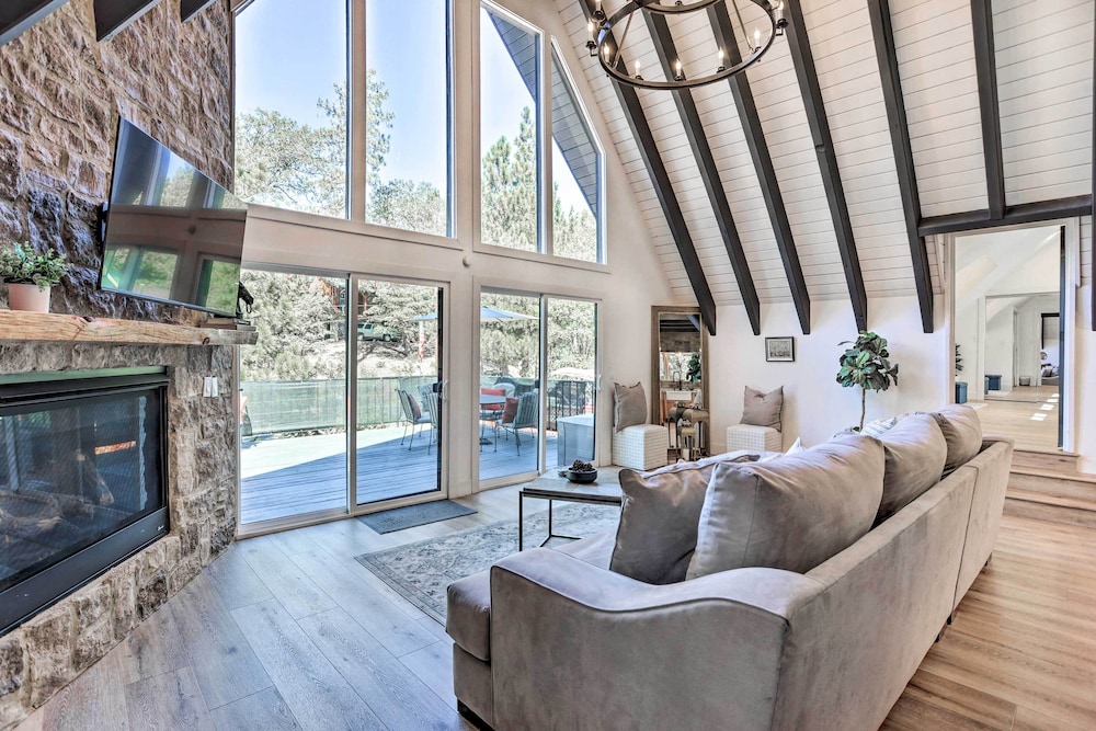 Luxe Timberland Villa W/ Lake Arrowhead Access! - Lake Arrowhead, CA