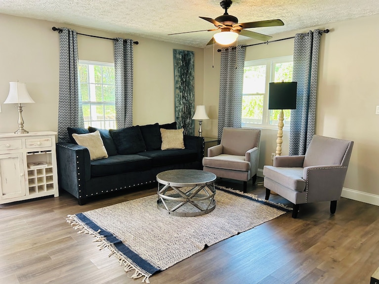 Cozy Downtown Acworth House-near Lakepoint Sports - Lake Allatoona, GA