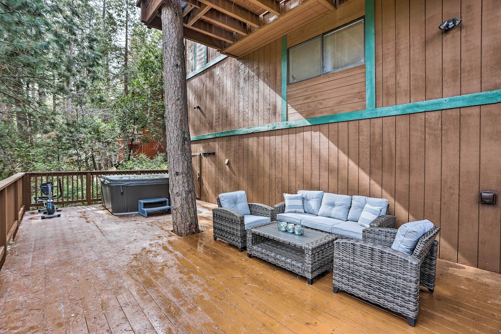 Woodsy Twin Peaks Getaway W/ Hot Tub & Views! - Lake Arrowhead, CA