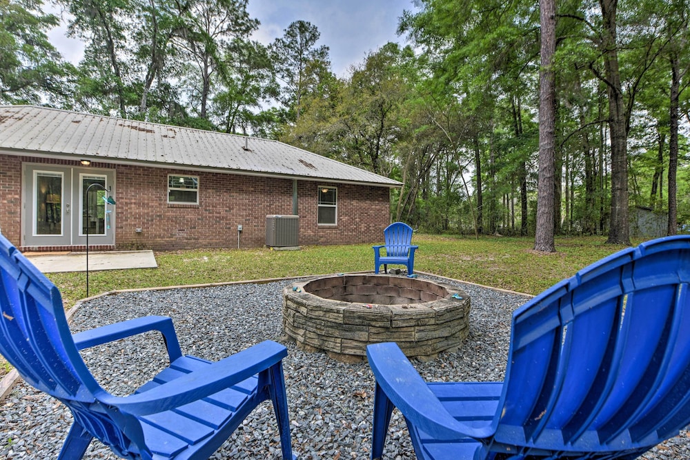 Serene Live Oak Home W/ Fire Pit By River + Sosmp! - Stephen Foster Folk Culture Center State Park, White Springs
