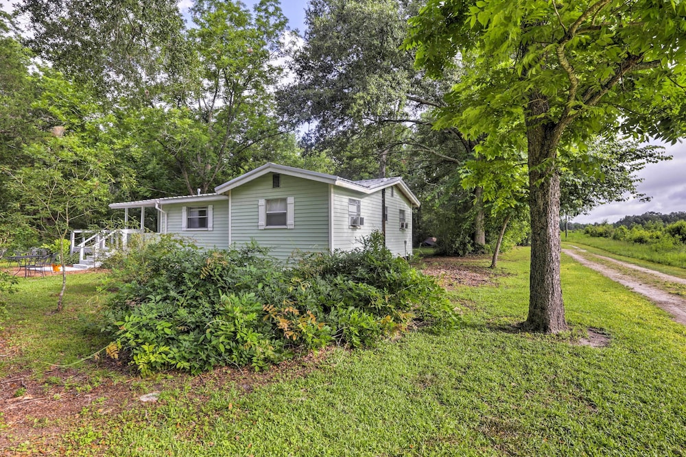 Cozy Obrien Home W/ Fire Pit & Patio Near Rivers! - Branford, FL