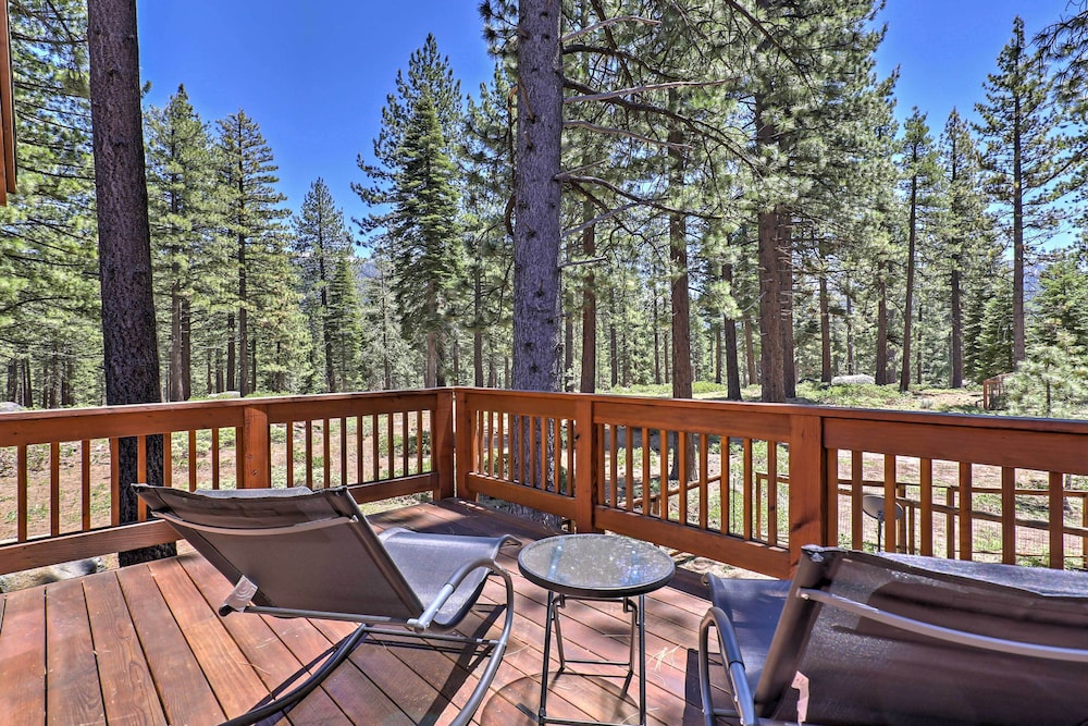 Close To Slopes: Forest-view Gem In Lake Tahoe - South Lake Tahoe, CA