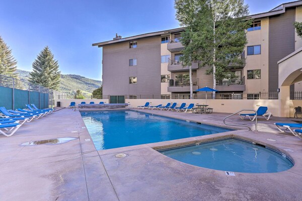 Upscale Avon Condo W/ Balcony & Mountain View! - Avon, CO