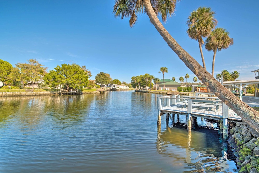 Boat Dock & Porch: Riverfront Retreat In Homosassa - Homosassa