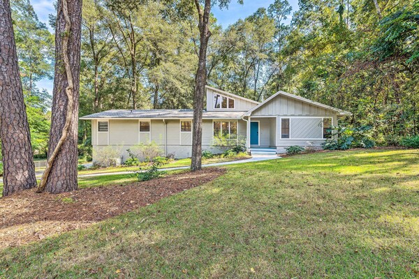 Walk To Uf: Remodeled Family Home W/ Patio! - Lake Alice, FL