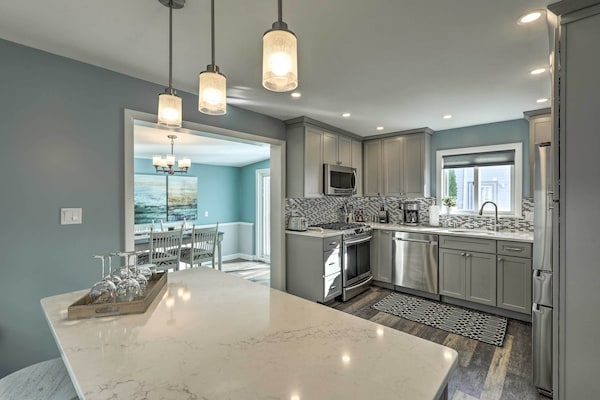 Pet-friendly Revere Getaway, Steps From The T! - Quincy, MA